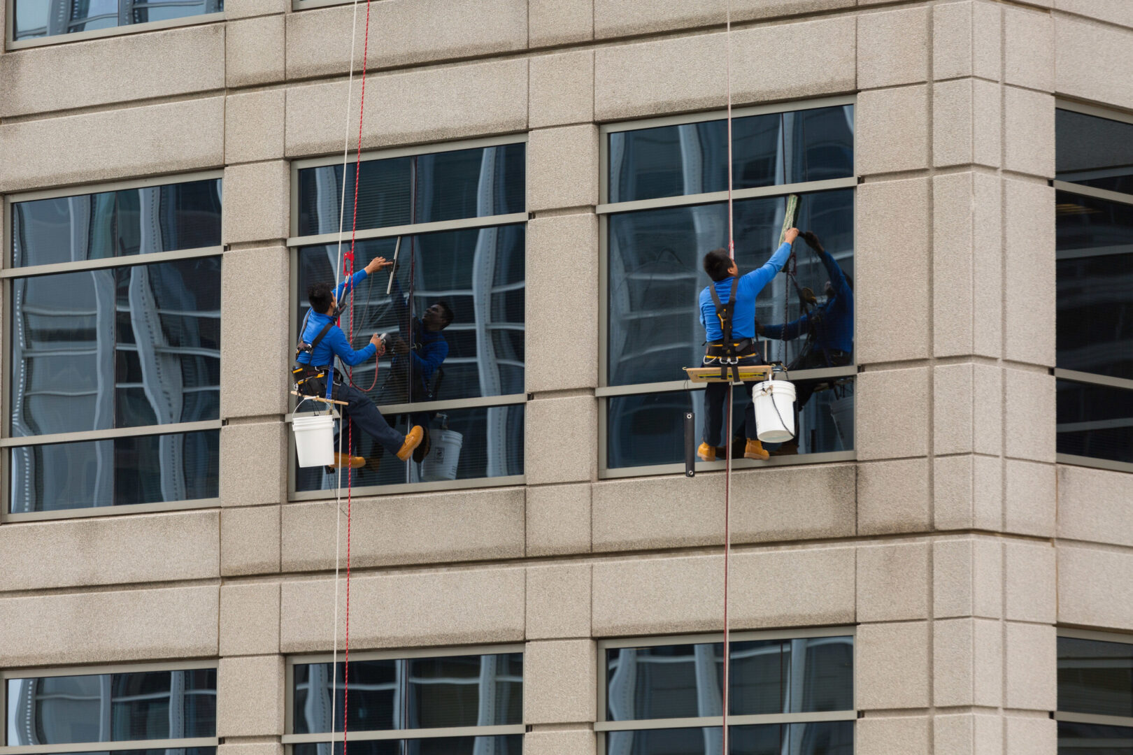 Top-Quality Commercial Window Cleaning | Valcourt